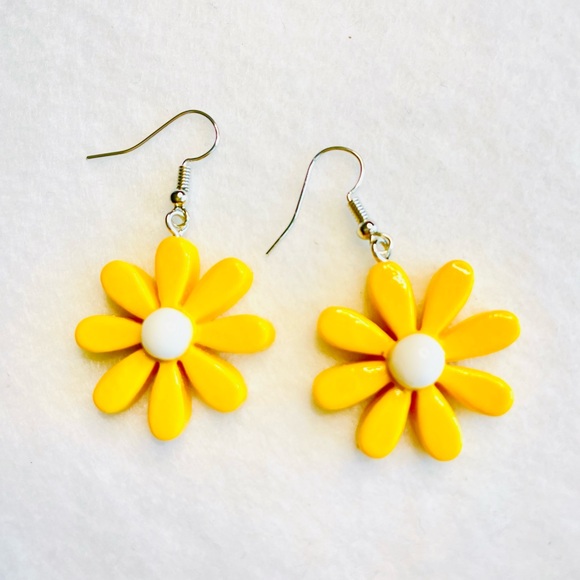 Katy Perry Collections | Jewelry | Yellow Daisy Katy Perry Earrings ...